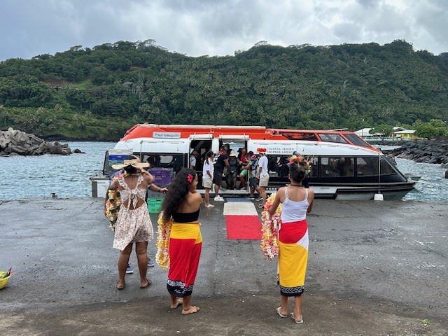 Cruising French Polynesia : The Tuamotus, Marquesas & Society Islands ...